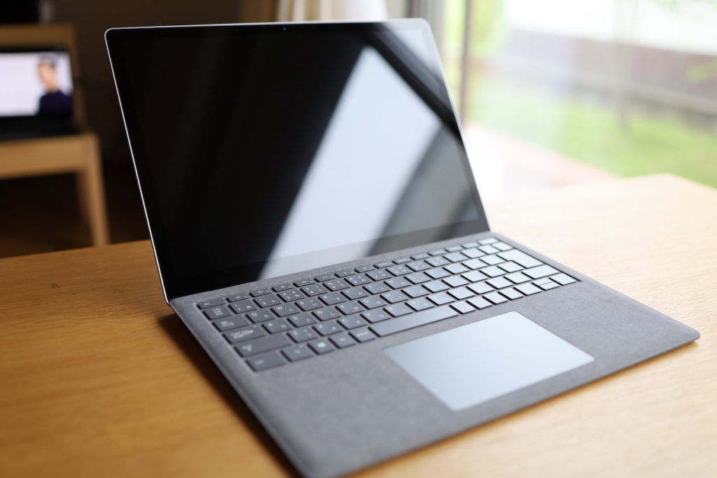 【Surface Laptop3 13.5インチ レビュー】Microsoftの誇る薄型軽量ノートPCの決定版！ | もとログ